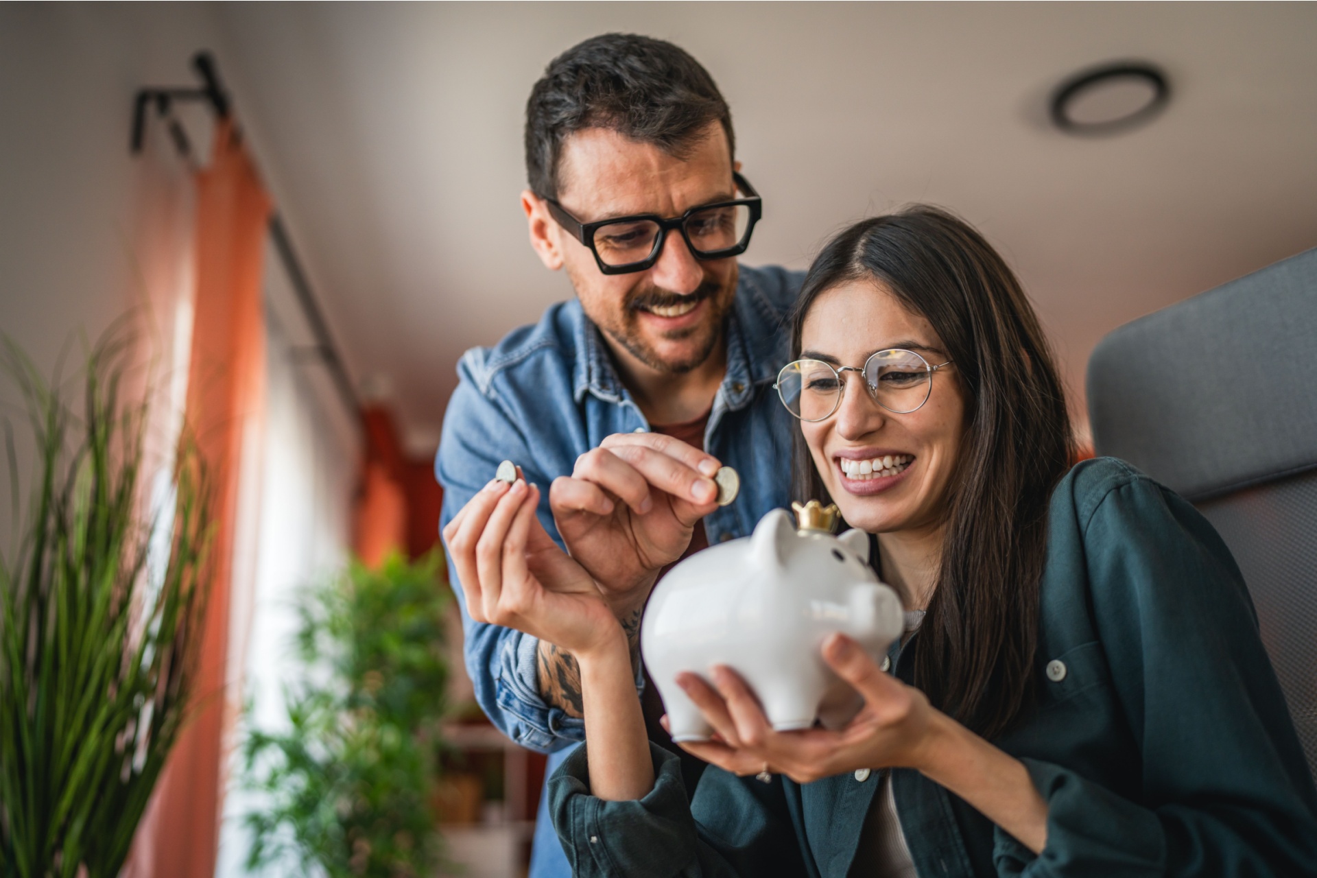 Pension v Lifetime ISA: What’s the best way to save for your retirement ...